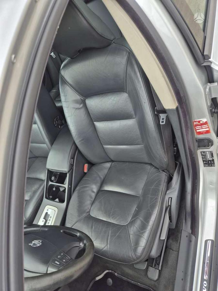 Grey Volvo V70 2008 in Panevezys, with an engine capacity of 2.40 L and mileage of 375 thousand km for 2950 €, photo 12 on AUTOMOTO.COM.LV