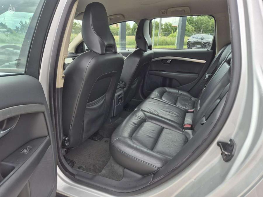 Grey Volvo V70 2008 in Panevezys, with an engine capacity of 2.40 L and mileage of 375 thousand km for 2950 €, photo 13 on AUTOMOTO.COM.LV
