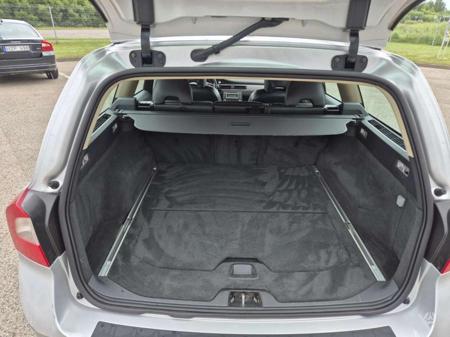 Grey Volvo V70 2008 in Panevezys, with an engine capacity of 2.40 L and mileage of 375 thousand km for 2950 €, photo 14 on AUTOMOTO.COM.LV