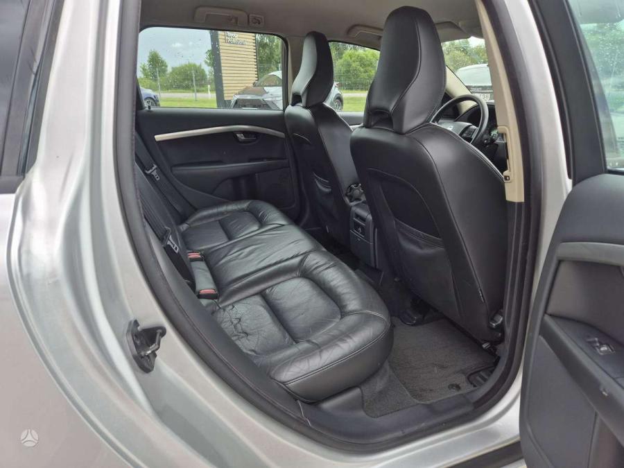 Grey Volvo V70 2008 in Panevezys, with an engine capacity of 2.40 L and mileage of 375 thousand km for 2950 €, photo 15 on AUTOMOTO.COM.LV