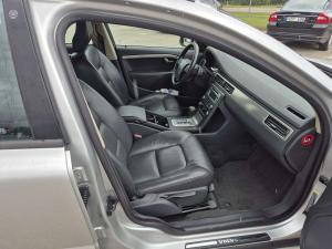 Grey Volvo V70 2008 in Panevezys, with an engine capacity of 2.40 L and mileage of 375 thousand km for 2950 €, photo 16 on AUTOMOTO.COM.LV