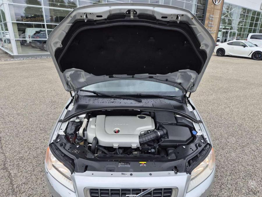 Grey Volvo V70 2008 in Panevezys, with an engine capacity of 2.40 L and mileage of 375 thousand km for 2950 €, photo 23 on AUTOMOTO.COM.LV