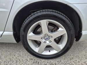 Grey Volvo V70 2008 in Panevezys, with an engine capacity of 2.40 L and mileage of 375 thousand km for 2950 €, photo 25 on AUTOMOTO.COM.LV