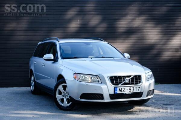 Grey Volvo V70 2008 in Riga, with an engine capacity of 2.40 L and mileage of 319 thousand km for 4890 €, photo 2 on AUTOMOTO.COM.LV