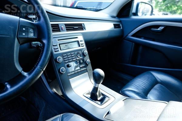 Pelēks Volvo V70 2008 Rīga, ar dzinēja tilpumu 2.40 L un nobraukumu 319 tūkst. km par 4890 €, foto 6 vietnē AUTOMOTO.COM.LV
