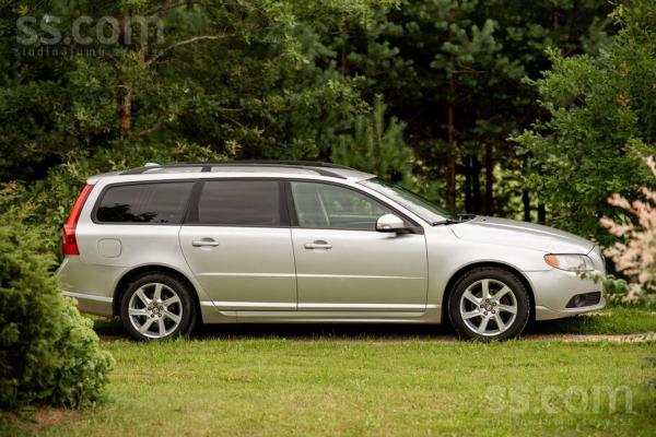 Pelēks Volvo V70 2008 Rēzekne, ar dzinēja tilpumu 2.40 L un nobraukumu 277 tūkst. km par 3500 €, foto 3 vietnē AUTOMOTO.COM.LV
