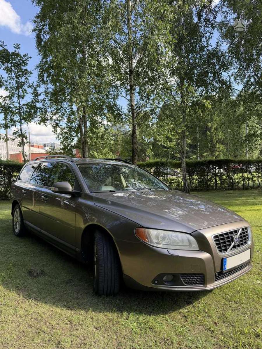 Grey Volvo V70 2008 in Vilnius, with an engine capacity of 2.40 L and mileage of 312 thousand km for 4000 €, photo 4 on AUTOMOTO.COM.LV