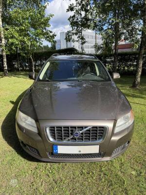 Grey Volvo V70 2008 in Vilnius, with an engine capacity of 2.40 L and mileage of 312 thousand km for 4000 €, photo 7 on AUTOMOTO.COM.LV