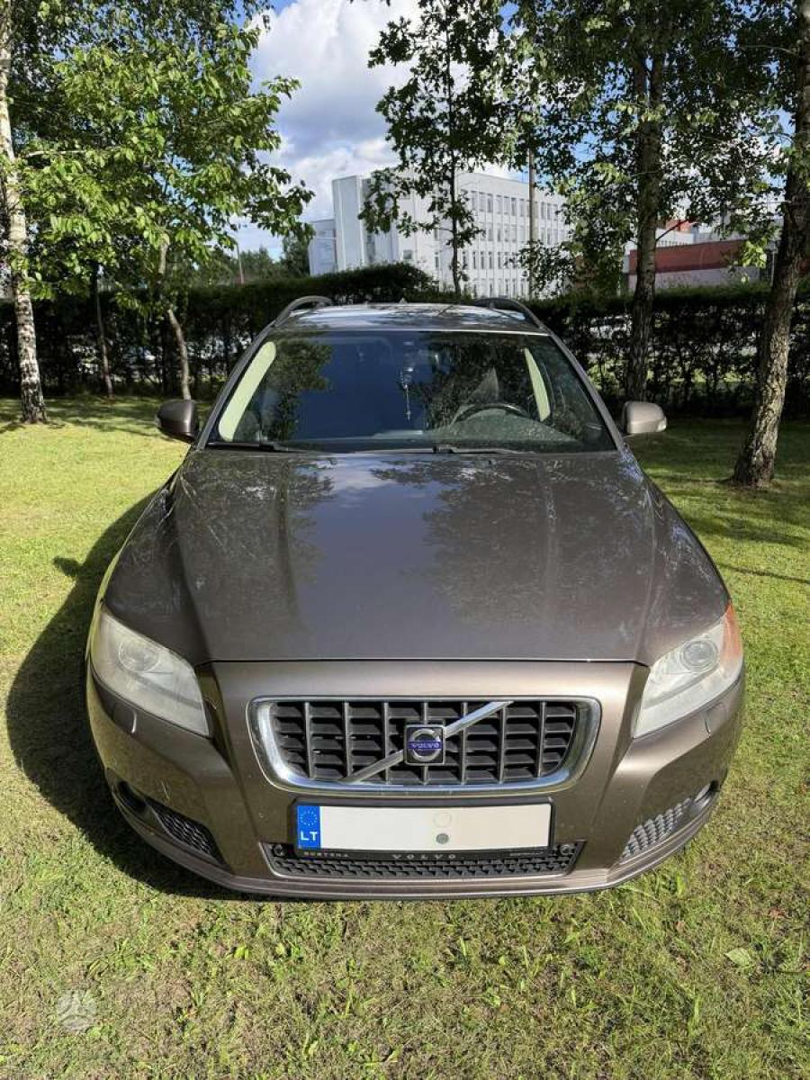 Grey Volvo V70 2008 in Vilnius, with an engine capacity of 2.40 L and mileage of 312 thousand km for 4000 €, photo 7 on AUTOMOTO.COM.LV