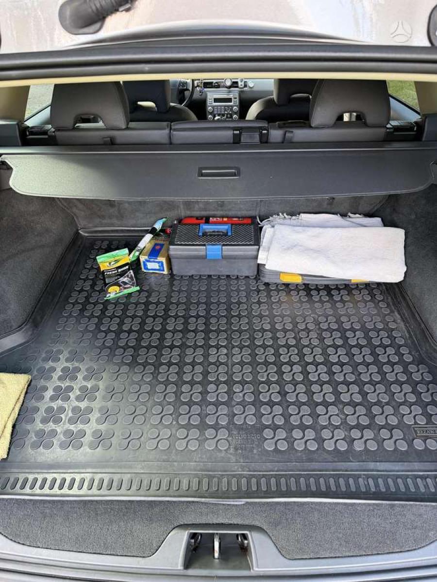 Grey Volvo V70 2008 in Vilnius, with an engine capacity of 2.40 L and mileage of 312 thousand km for 4000 €, photo 13 on AUTOMOTO.COM.LV