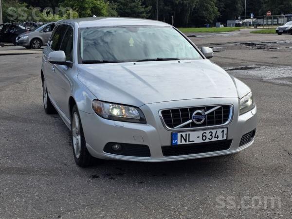 Pelēks Volvo V70 2008 Rīga, ar dzinēja tilpumu 2.40 L un nobraukumu 340 tūkst. km par 3900 €, foto 1 vietnē AUTOMOTO.COM.LV