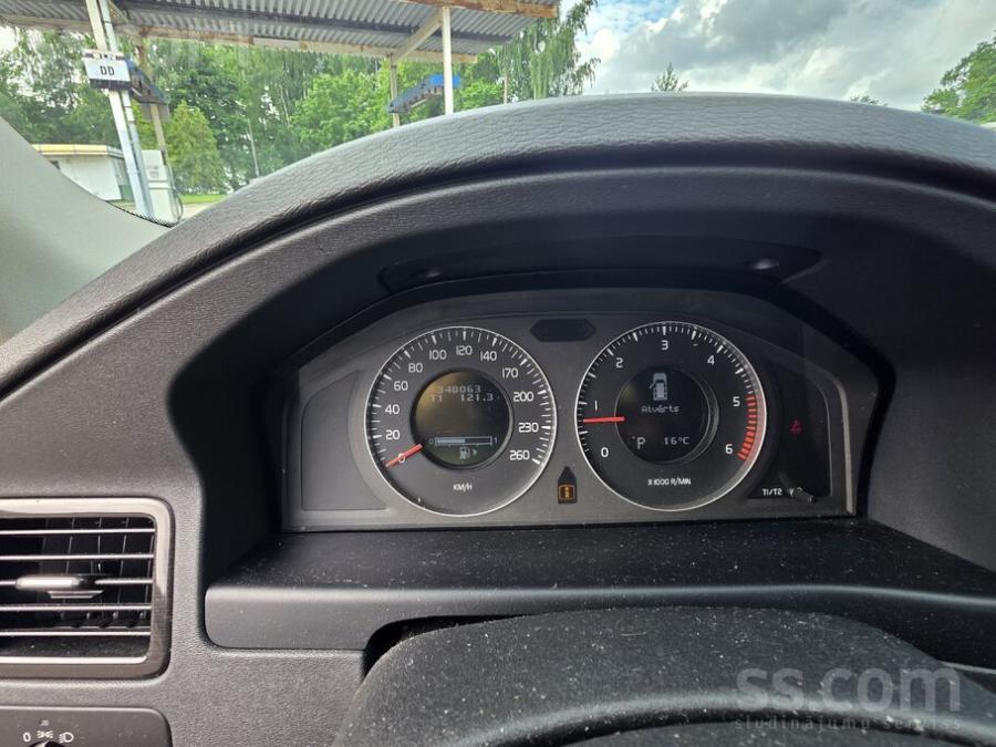 Grey Volvo V70 2008 in Riga, with an engine capacity of 2.40 L and mileage of 340 thousand km for 4300 €, photo 6 on AUTOMOTO.COM.LV
