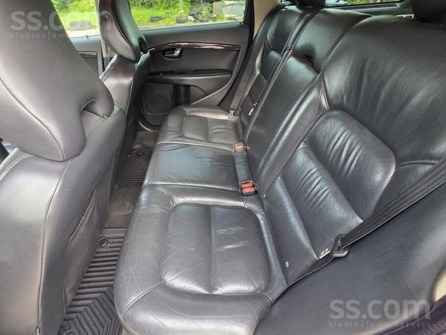 Grey Volvo V70 2008 in Riga, with an engine capacity of 2.40 L and mileage of 340 thousand km for 4300 €, photo 9 on AUTOMOTO.COM.LV