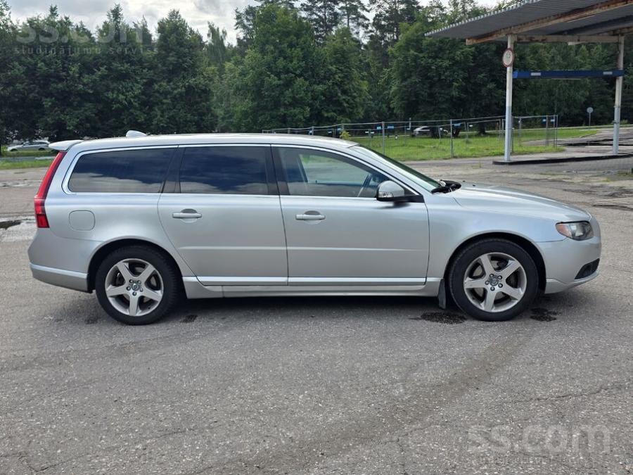 Grey Volvo V70 2008 in Riga, with an engine capacity of 2.40 L and mileage of 340 thousand km for 4300 €, photo 11 on AUTOMOTO.COM.LV