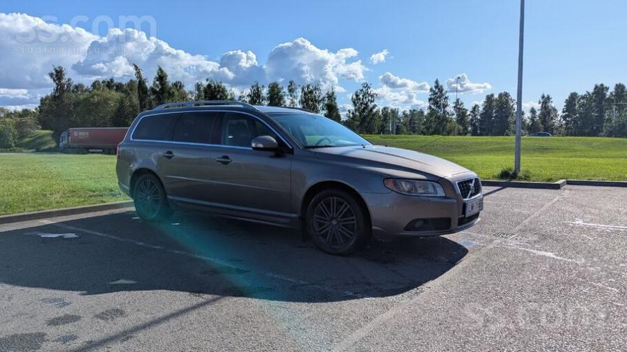 Grey Volvo V70 2008 in Riga, with an engine capacity of 2.00 L and mileage of 370 thousand km for 2500 €, photo 4 on AUTOMOTO.COM.LV