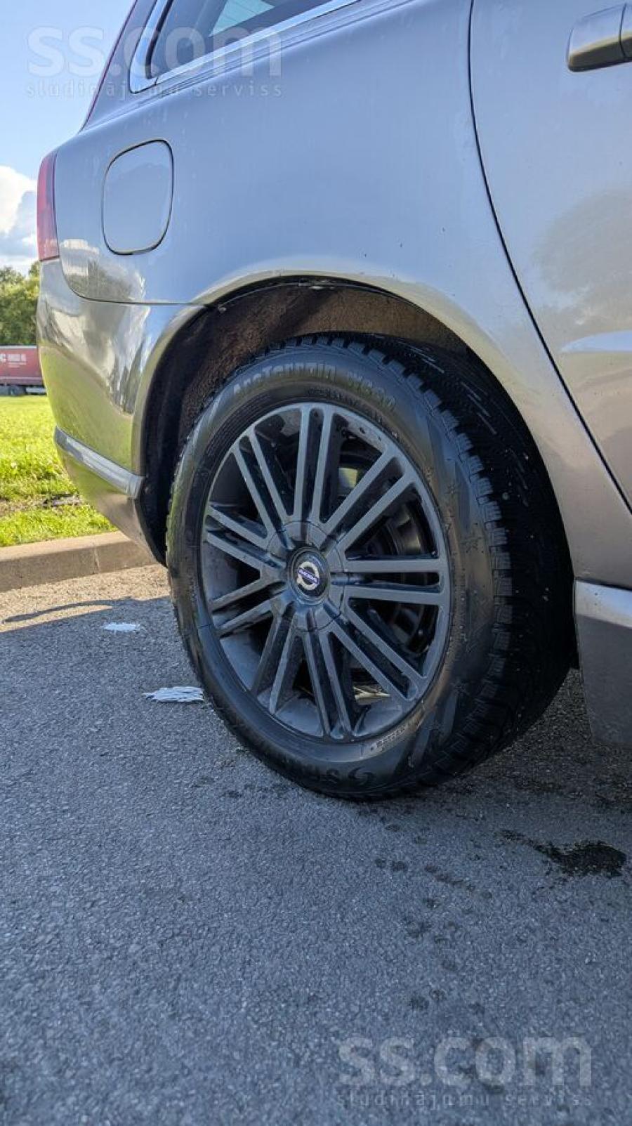 Grey Volvo V70 2008 in Riga, with an engine capacity of 2.00 L and mileage of 370 thousand km for 2500 €, photo 5 on AUTOMOTO.COM.LV