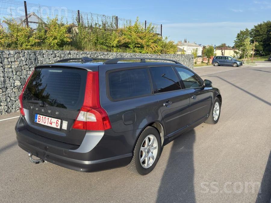 Grey Volvo V70 2008 in Rezekne, with an engine capacity of 2.40 L and mileage of 282 thousand km for 4100 €, photo 4 on AUTOMOTO.COM.LV