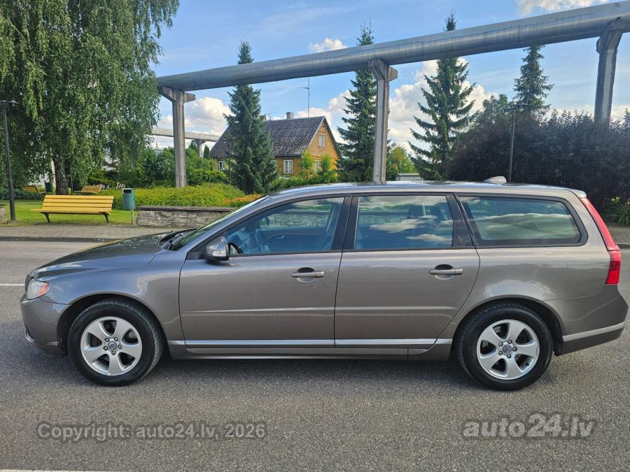 Pelēks Volvo V70 2008 Paide, ar dzinēja tilpumu 2.40 L un nobraukumu 439 tūkst. km par 4850 €, foto 3 vietnē AUTOMOTO.COM.LV