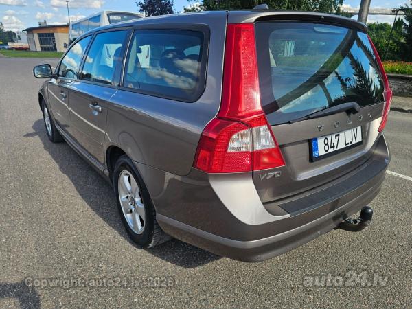 Grey Volvo V70 2008 in Paide, with an engine capacity of 2.40 L and mileage of 439 thousand km for 4850 €, photo 3 on AUTOMOTO.COM.LV