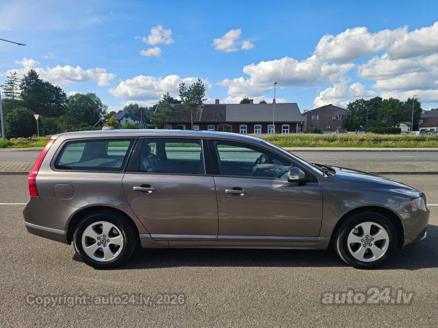 Pelēks Volvo V70 2008 Paide, ar dzinēja tilpumu 2.40 L un nobraukumu 439 tūkst. km par 4850 €, foto 7 vietnē AUTOMOTO.COM.LV