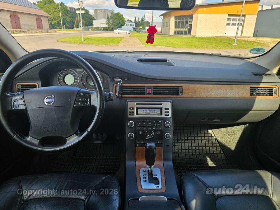 Pelēks Volvo V70 2008 Paide, ar dzinēja tilpumu 2.40 L un nobraukumu 439 tūkst. km par 4850 €, foto 8 vietnē AUTOMOTO.COM.LV