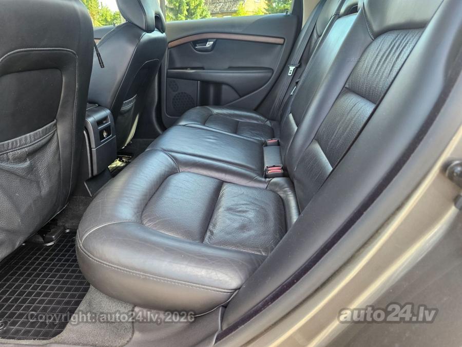 Pelēks Volvo V70 2008 Paide, ar dzinēja tilpumu 2.40 L un nobraukumu 439 tūkst. km par 4850 €, foto 17 vietnē AUTOMOTO.COM.LV
