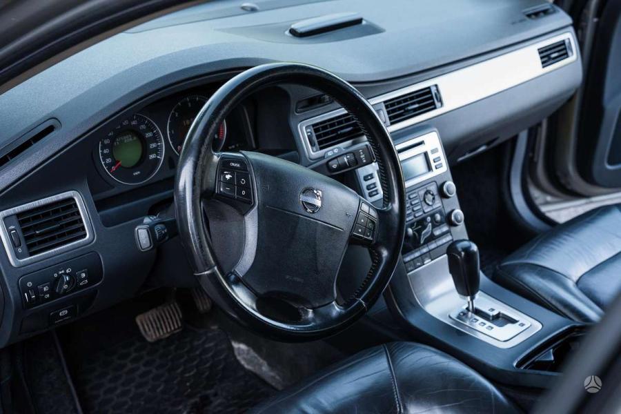 Pelēks Volvo V70 2008 Viļņa, ar dzinēja tilpumu 2.40 L un nobraukumu 476 tūkst. km par 2800 €, foto 7 vietnē AUTOMOTO.COM.LV