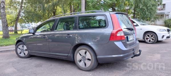 Grey Volvo V70 2008 in Riga, with an engine capacity of 2.40 L and mileage of 363 thousand km for 2750 €, photo 5 on AUTOMOTO.COM.LV