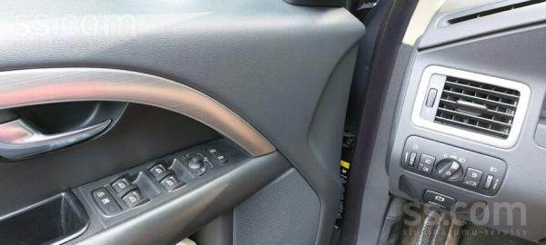 Grey Volvo V70 2008 in Riga, with an engine capacity of 2.40 L and mileage of 363 thousand km for 2750 €, photo 7 on AUTOMOTO.COM.LV
