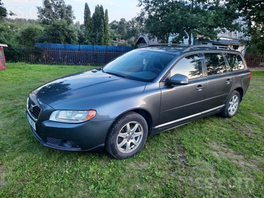 Grey Volvo V70 2008 in Riga, with an engine capacity of 2.00 L and mileage of 325 thousand km for 3000 €, photo 1 on AUTOMOTO.COM.LV