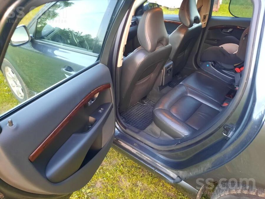 Grey Volvo V70 2008 in Riga, with an engine capacity of 2.00 L and mileage of 325 thousand km for 3000 €, photo 7 on AUTOMOTO.COM.LV