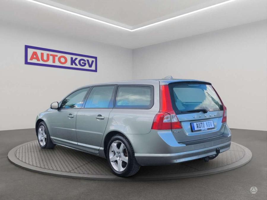 Pelēks Volvo V70 2008 Viļņa, ar dzinēja tilpumu 2.40 L un nobraukumu 391 tūkst. km par 3999 €, foto 4 vietnē AUTOMOTO.COM.LV