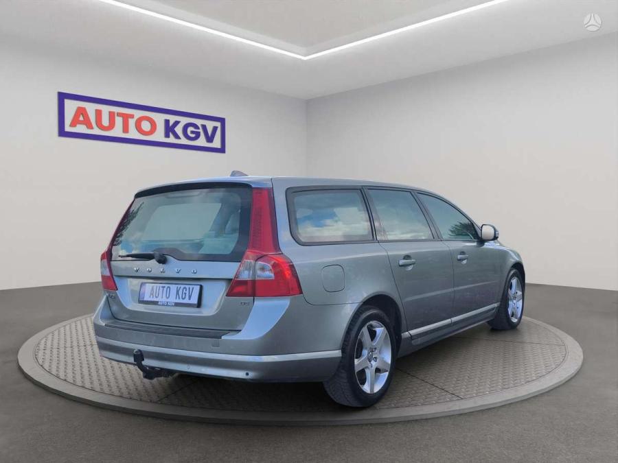 Pelēks Volvo V70 2008 Viļņa, ar dzinēja tilpumu 2.40 L un nobraukumu 391 tūkst. km par 3999 €, foto 6 vietnē AUTOMOTO.COM.LV