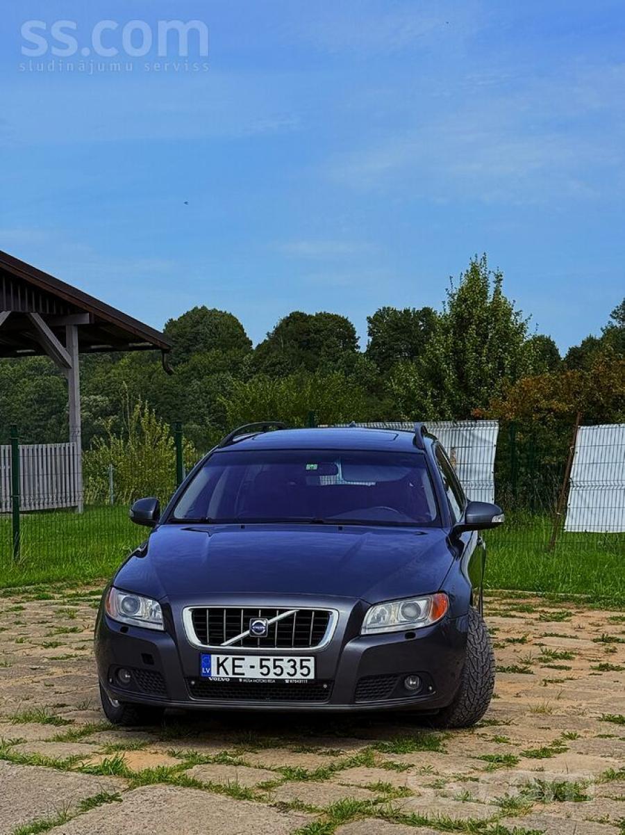 Grey Volvo V70 2008 in Riga, with an engine capacity of 2.40 L and mileage of 391 thousand km for 3390 €, photo 1 on AUTOMOTO.COM.LV