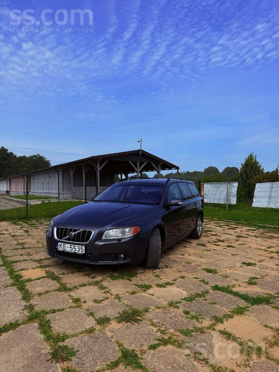 Grey Volvo V70 2008 in Riga, with an engine capacity of 2.40 L and mileage of 391 thousand km for 3390 €, photo 4 on AUTOMOTO.COM.LV