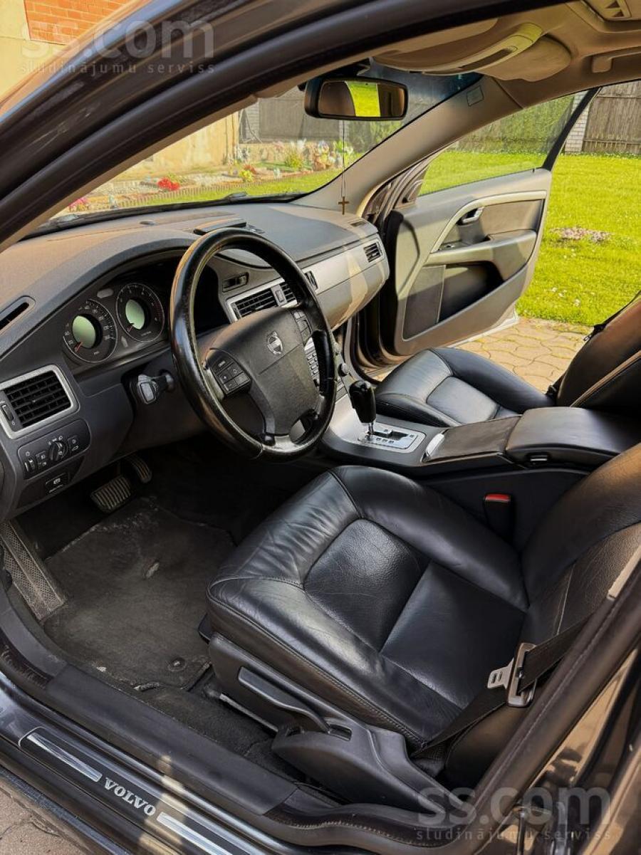 Grey Volvo V70 2008 in Riga, with an engine capacity of 2.40 L and mileage of 391 thousand km for 3390 €, photo 8 on AUTOMOTO.COM.LV