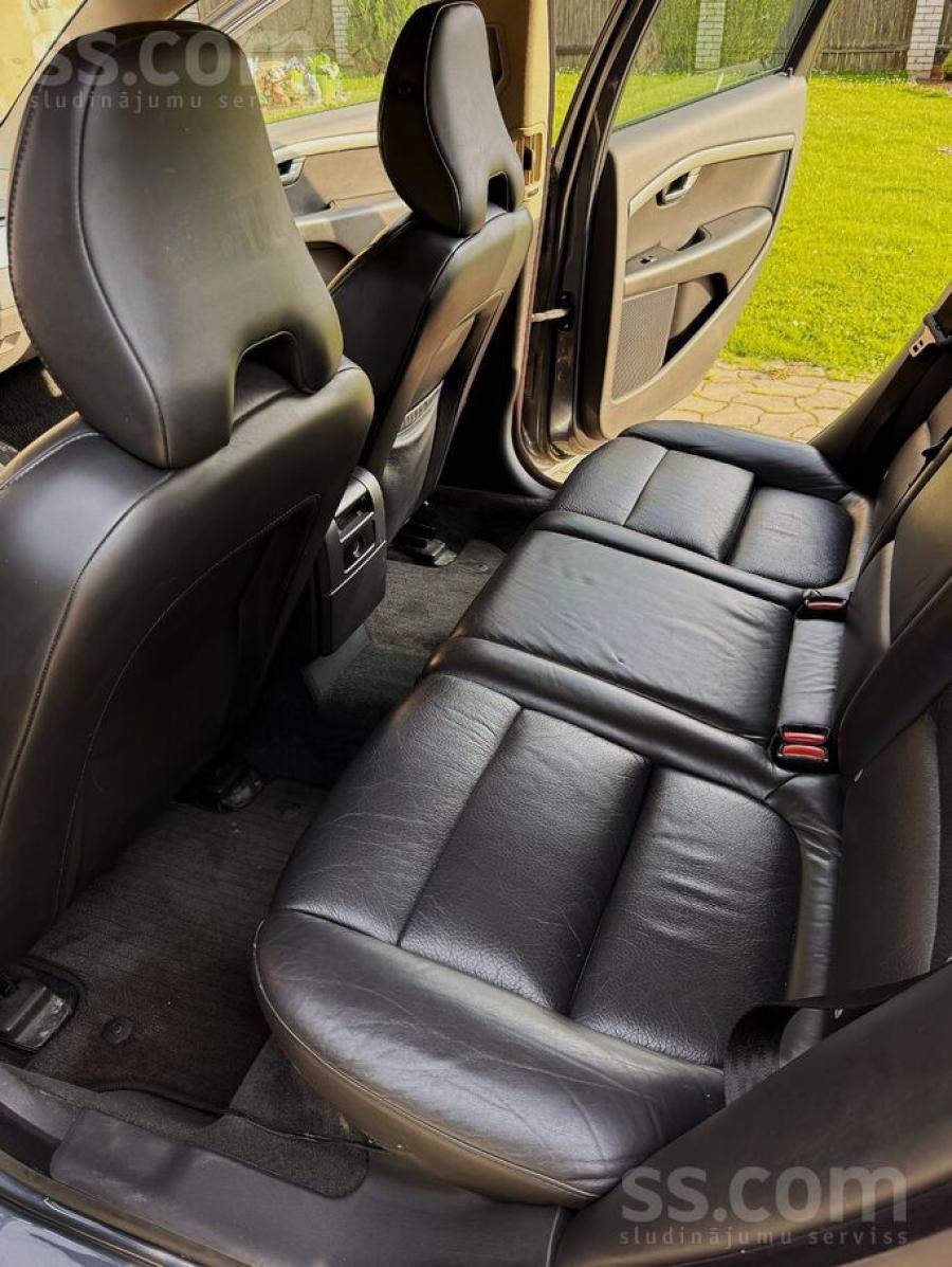 Grey Volvo V70 2008 in Riga, with an engine capacity of 2.40 L and mileage of 391 thousand km for 3390 €, photo 9 on AUTOMOTO.COM.LV