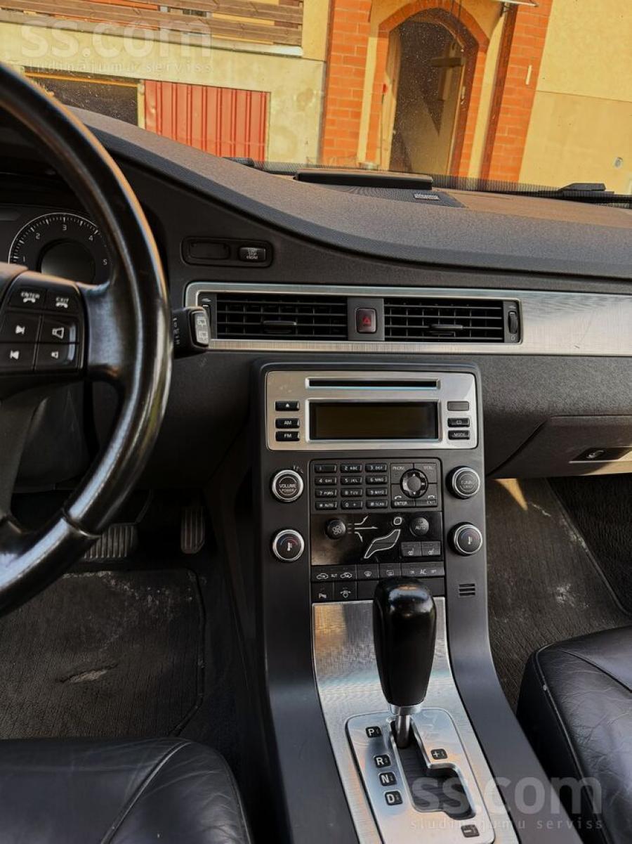 Grey Volvo V70 2008 in Riga, with an engine capacity of 2.40 L and mileage of 391 thousand km for 3390 €, photo 10 on AUTOMOTO.COM.LV