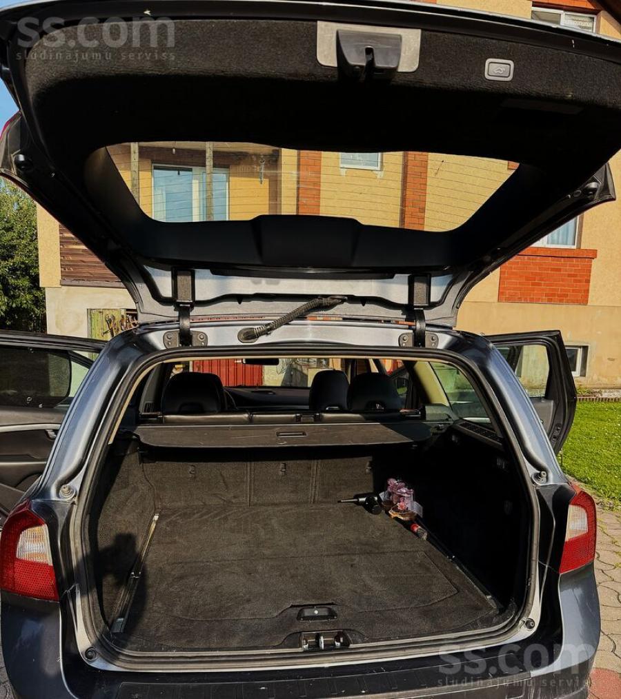 Grey Volvo V70 2008 in Riga, with an engine capacity of 2.40 L and mileage of 391 thousand km for 3390 €, photo 12 on AUTOMOTO.COM.LV