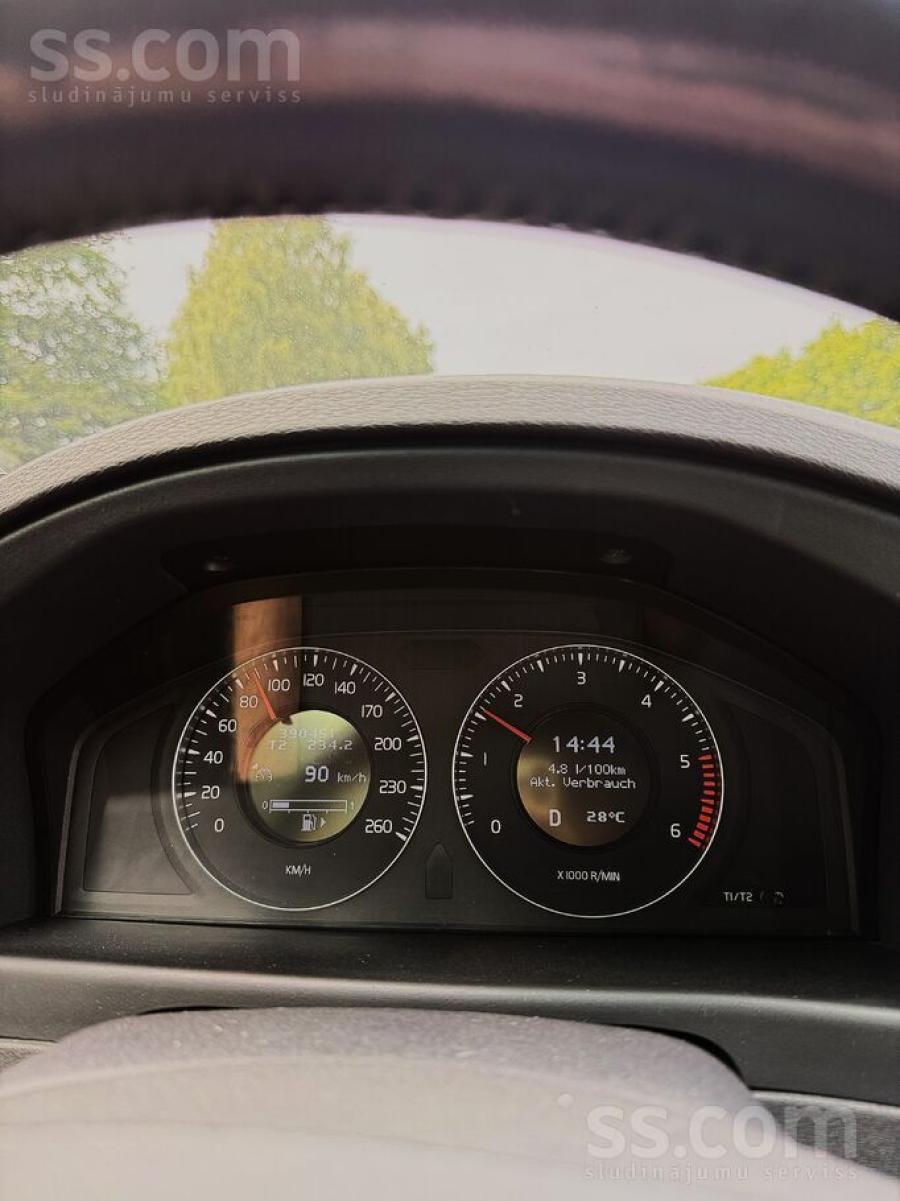 Grey Volvo V70 2008 in Riga, with an engine capacity of 2.40 L and mileage of 391 thousand km for 3390 €, photo 13 on AUTOMOTO.COM.LV