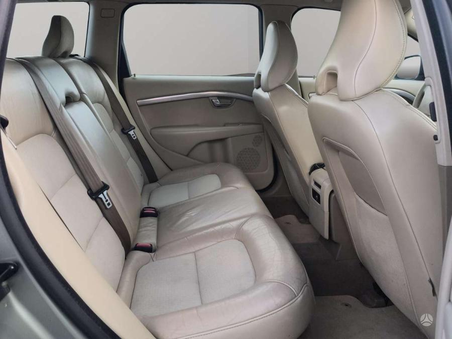 Grey Volvo V70 2008 in Vilnius, with an engine capacity of 2.40 L and mileage of 391 thousand km for 3999 €, photo 10 on AUTOMOTO.COM.LV