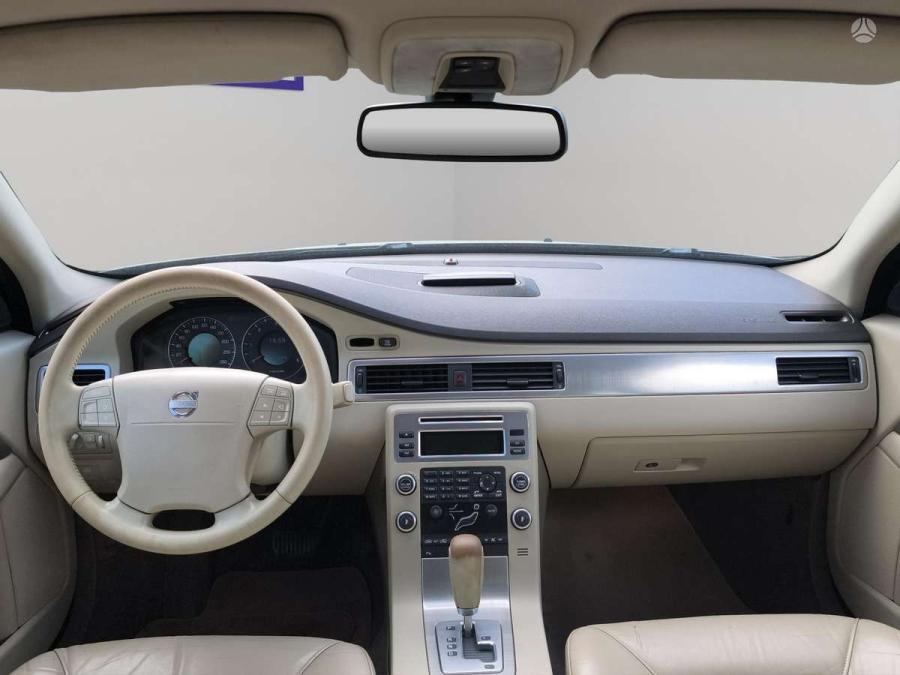 Grey Volvo V70 2008 in Vilnius, with an engine capacity of 2.40 L and mileage of 391 thousand km for 3999 €, photo 13 on AUTOMOTO.COM.LV