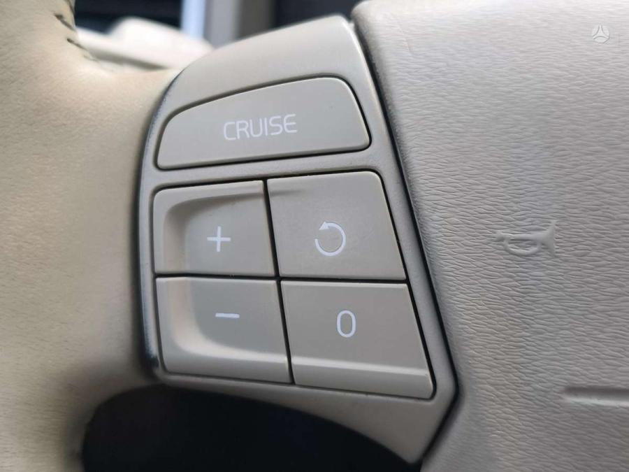 Grey Volvo V70 2008 in Vilnius, with an engine capacity of 2.40 L and mileage of 391 thousand km for 3999 €, photo 18 on AUTOMOTO.COM.LV