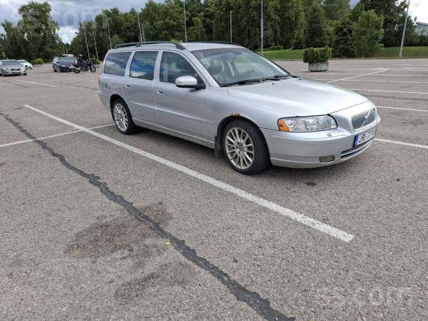 Grey Volvo V70 2008 in Talsi, with an engine capacity of 2.40 L and mileage of 360 thousand km for 1100 €, photo 1 on AUTOMOTO.COM.LV