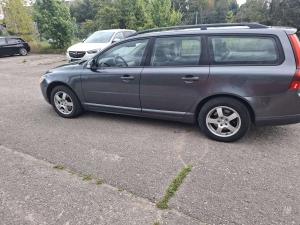 Grey Volvo V70 2008 in Alytus, with an engine capacity of 2.40 L and mileage of 350 thousand km for 2700 €, photo 5 on AUTOMOTO.COM.LV