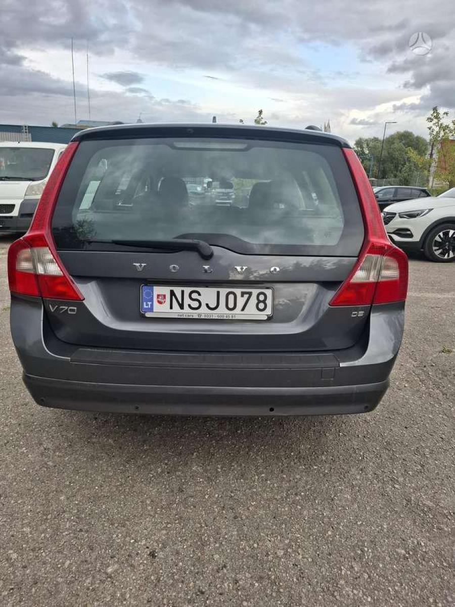 Grey Volvo V70 2008 in Alytus, with an engine capacity of 2.40 L and mileage of 350 thousand km for 2700 €, photo 6 on AUTOMOTO.COM.LV