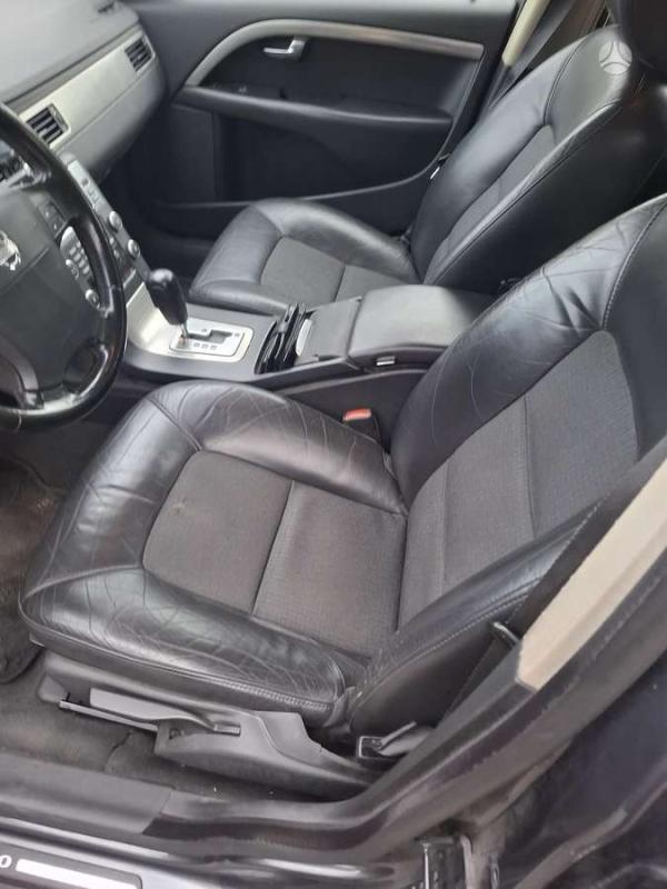 Grey Volvo V70 2008 in Alytus, with an engine capacity of 2.40 L and mileage of 350 thousand km for 2700 €, photo 10 on AUTOMOTO.COM.LV