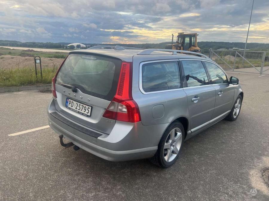 Pelēks Volvo V70 2008 Kauņa, ar dzinēja tilpumu 2.40 L un nobraukumu 365 tūkst. km par 2900 €, foto 4 vietnē AUTOMOTO.COM.LV