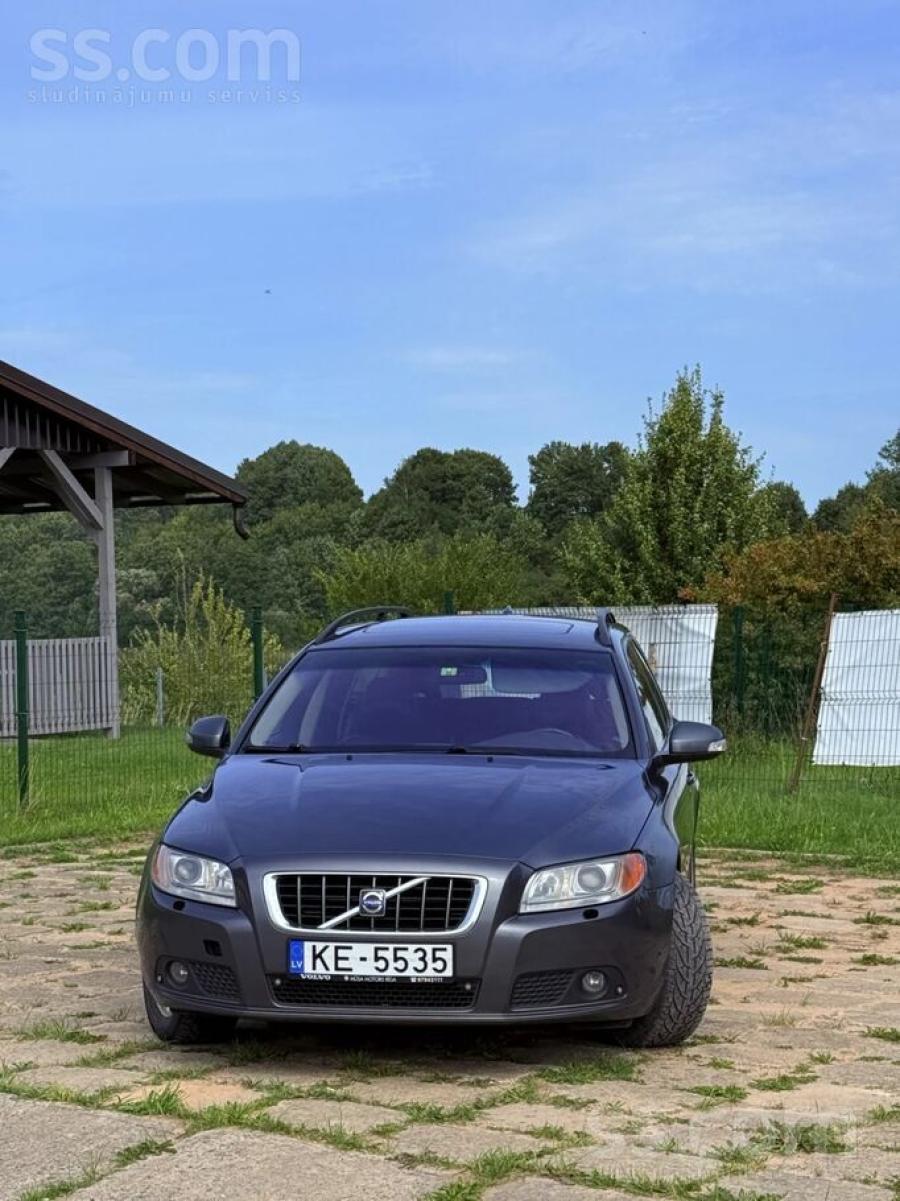 Pelēks Volvo V70 2008 Rīga, ar dzinēja tilpumu 2.40 L un nobraukumu 391 tūkst. km par 3200 €, foto 1 vietnē AUTOMOTO.COM.LV
