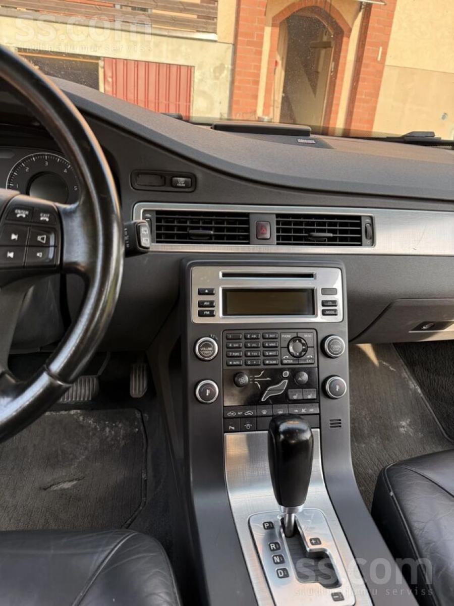Pelēks Volvo V70 2008 Rīga, ar dzinēja tilpumu 2.40 L un nobraukumu 391 tūkst. km par 3200 €, foto 10 vietnē AUTOMOTO.COM.LV